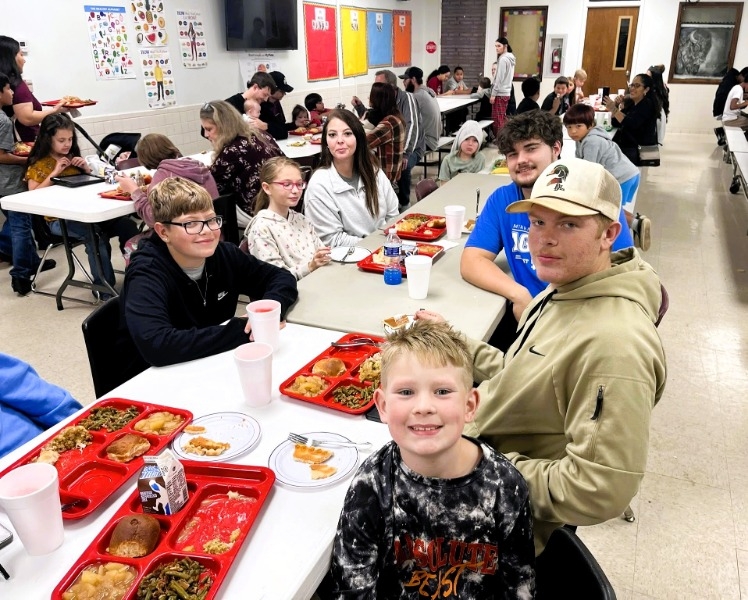 Geary Schools - Thanksgiving Meal Served to Students, Families